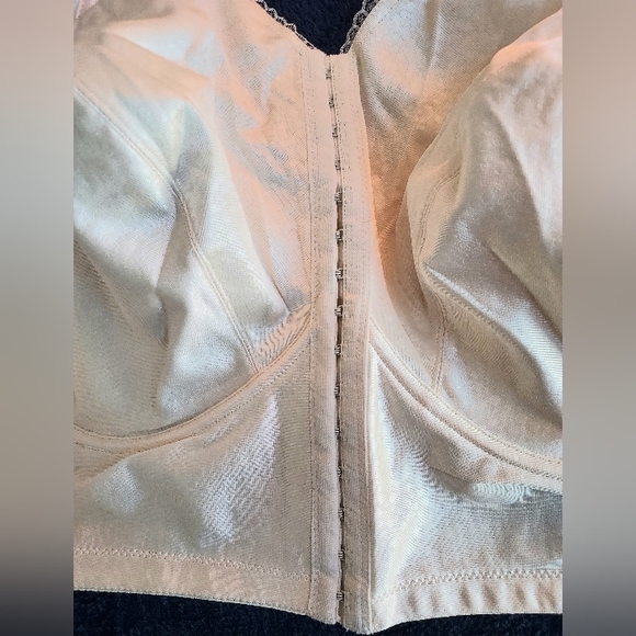 Intimates & Sleepwear | Nwot Ladies Leading Lady Ecru Front Close ...